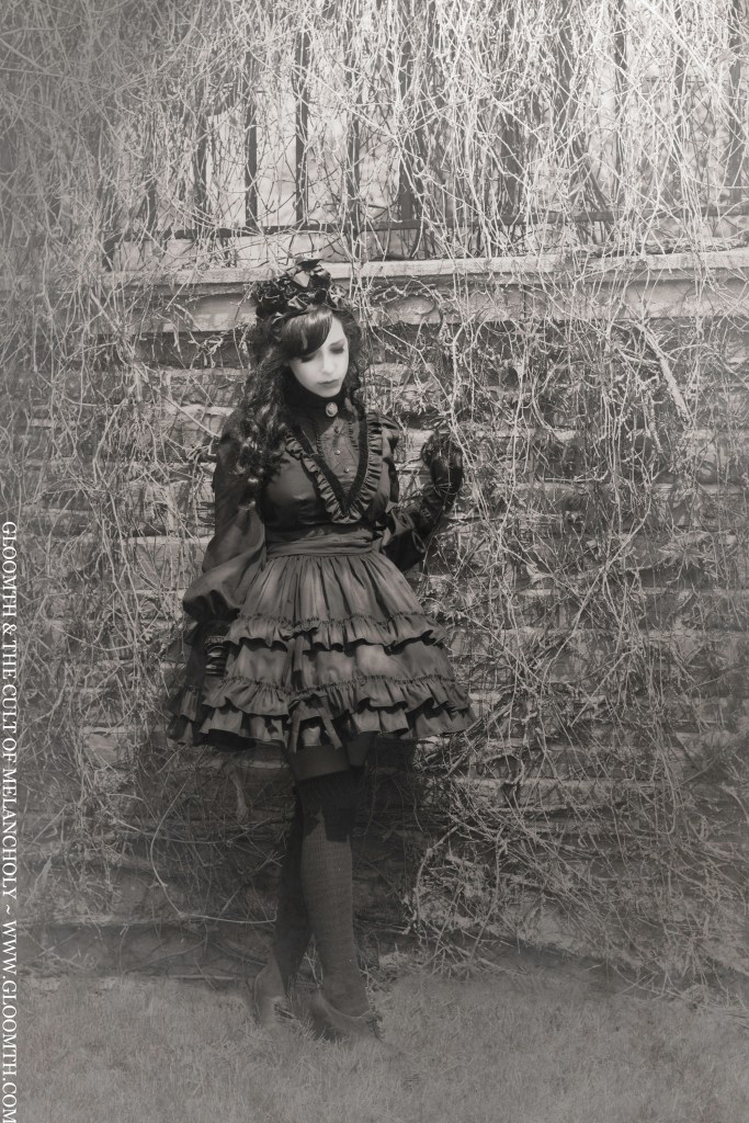 Five Easy Gothic Halloween Costume Ideas – Gloomth & the Cult of Melancholy